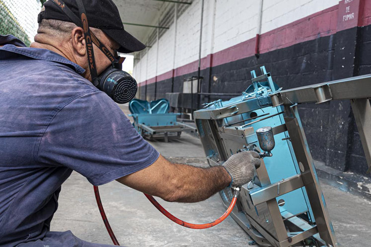 Vedca y sus vehículos eléctricos en Cuba - Televisión - Media Prensa Latina